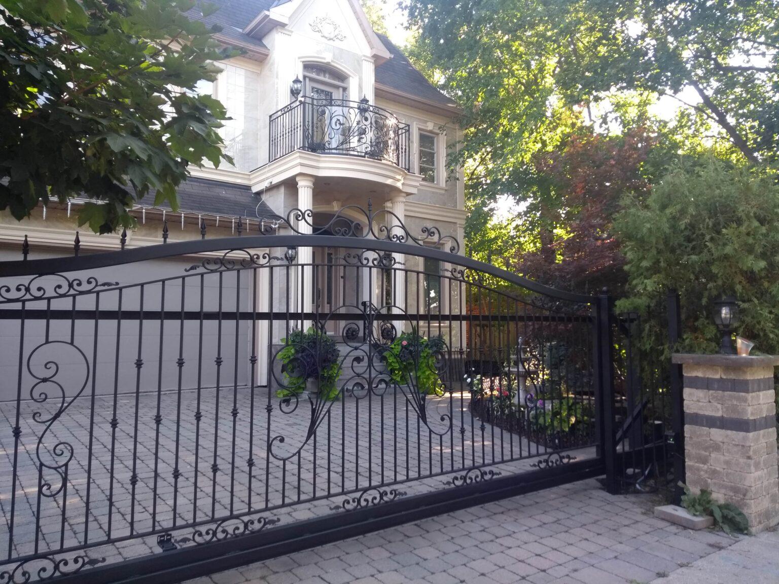 Get the Best Metal Gates for Driveways and Homes in Toronto