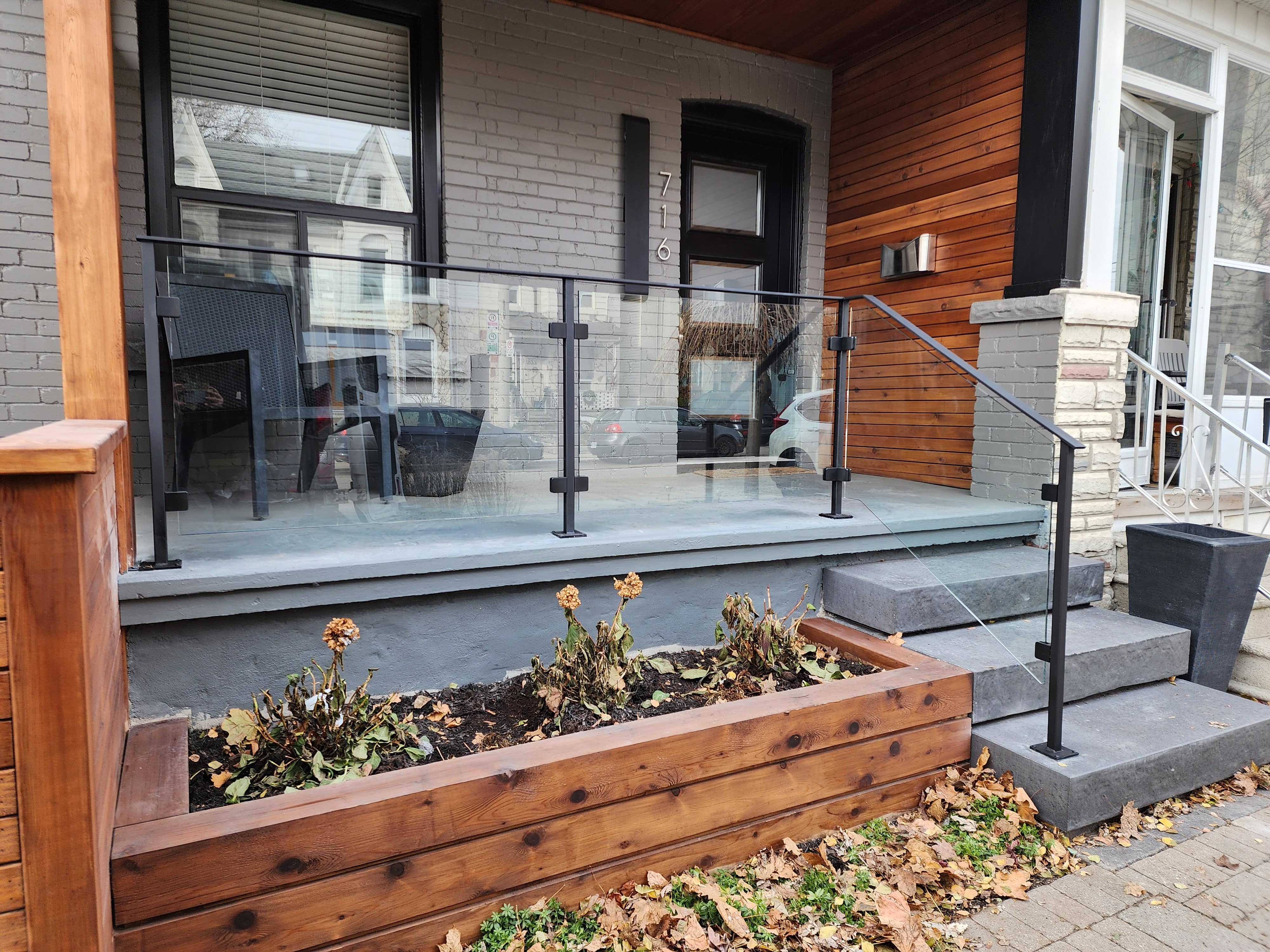 Toronto Exterior Glass Railing Systems: Outdoor installation