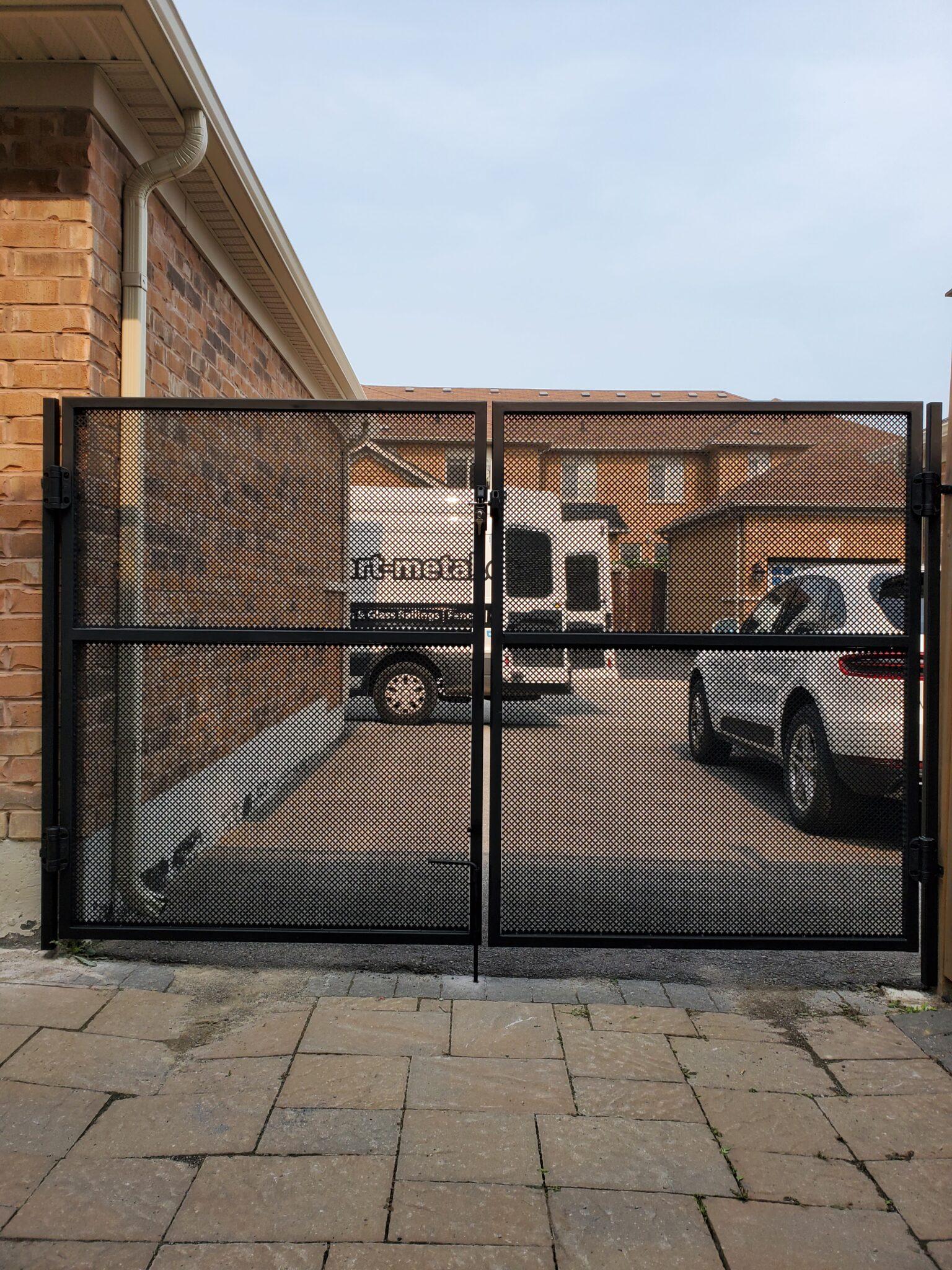 Solar Powered Electronic Power Gates for Driveway or Farm in Toronto