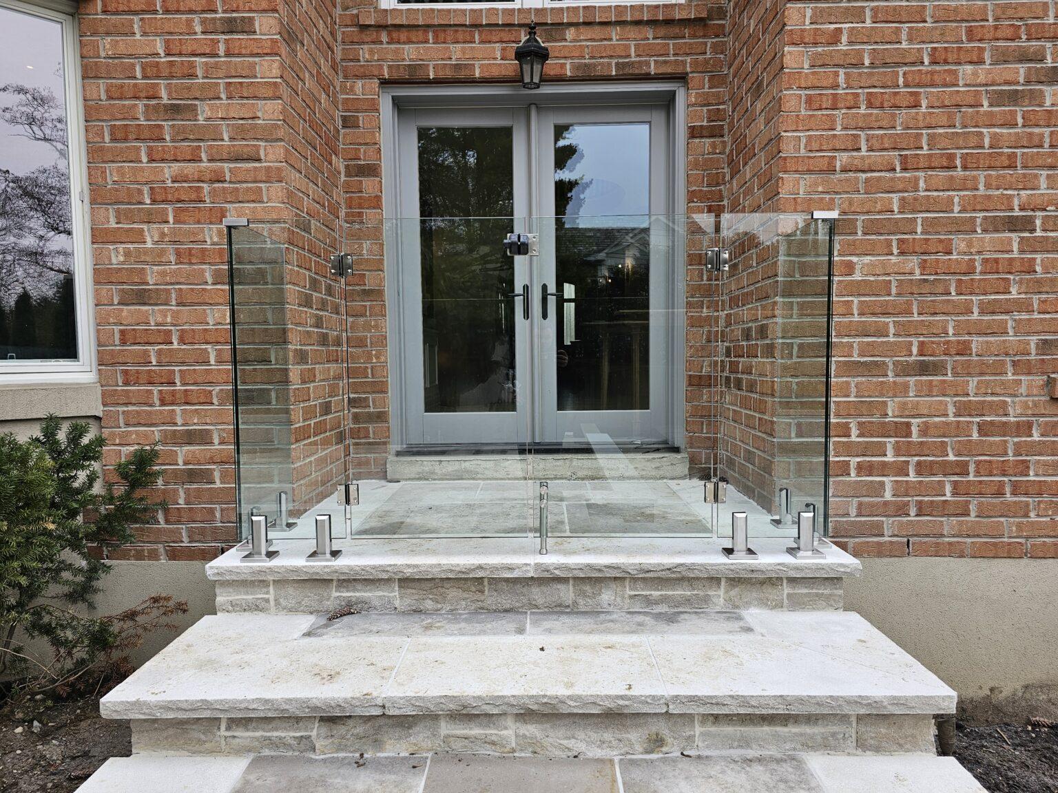 Metal enclosure for a residential deck. Screen enclosure kits Toronto