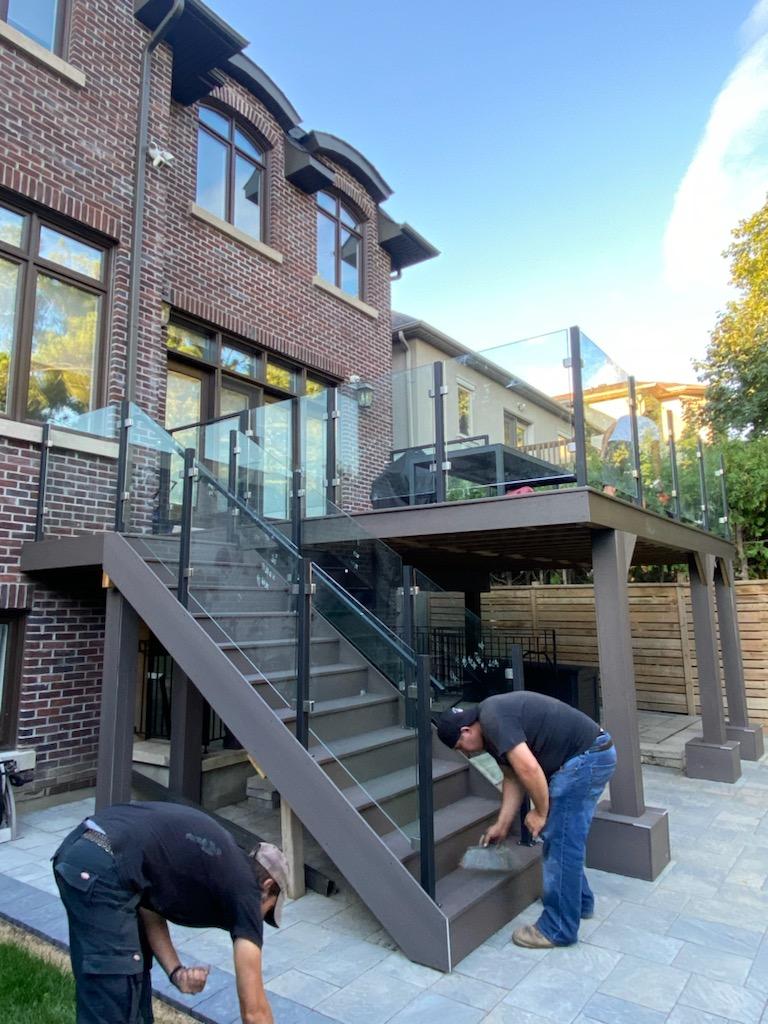 Metal enclosure for a residential deck. Screen enclosure kits Toronto