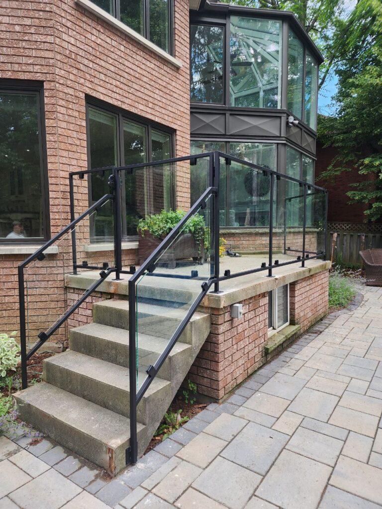 Metal enclosure for a residential deck. Screen enclosure kits Toronto